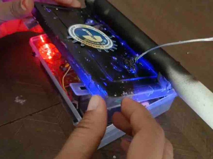 Gorakhpur girl students made remote cracker lighter