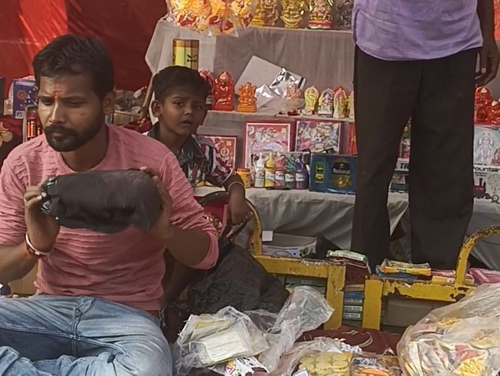 Crowds gathered in markets on Diwali, police deployed
