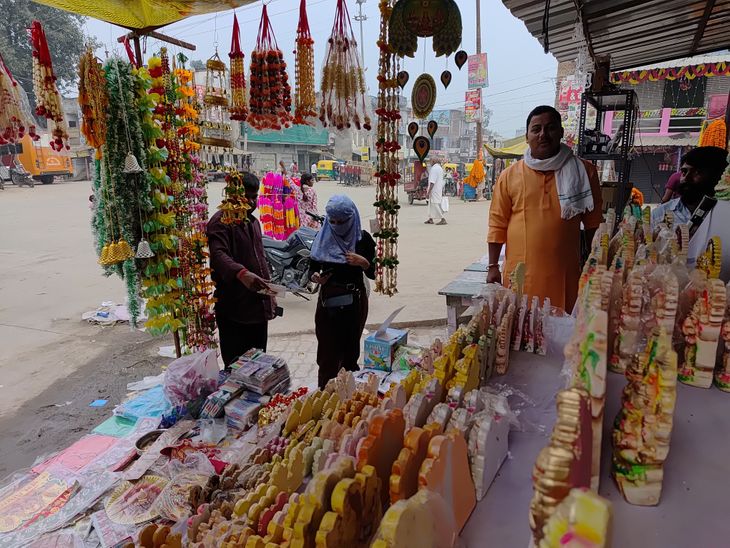 Before Diwali, the markets in Chahania are bustling with activity.