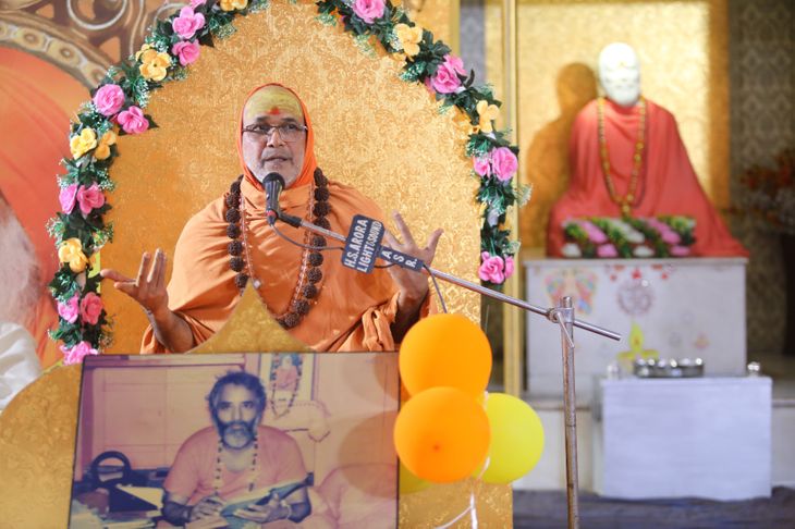 There is light on the faces of saints: Gyandev Maharaj | संतों के चेहरे ...