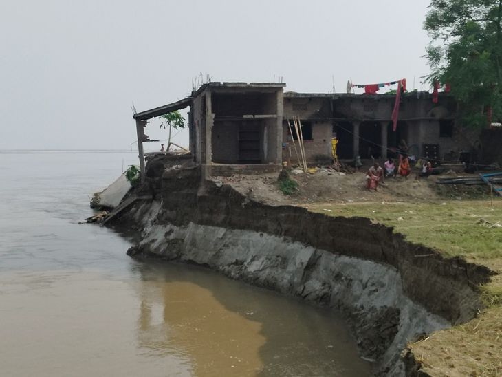 Erosion of Saryu river continues in Ballia, people homeless | बलिया में ...