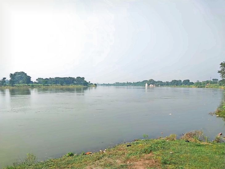 The rising water level of the Budhi Gandak has become a cause for ...