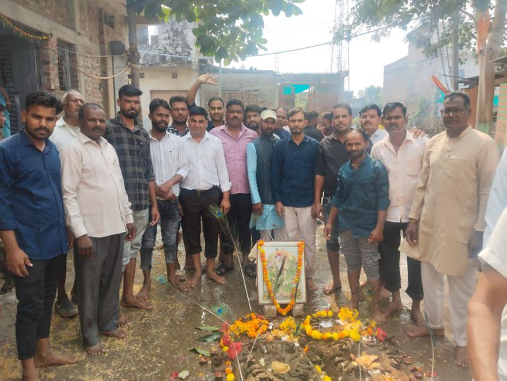Mass Govardhan Puja was held in Odhpur village. | ओढ़पुर गांव में हुआ ...