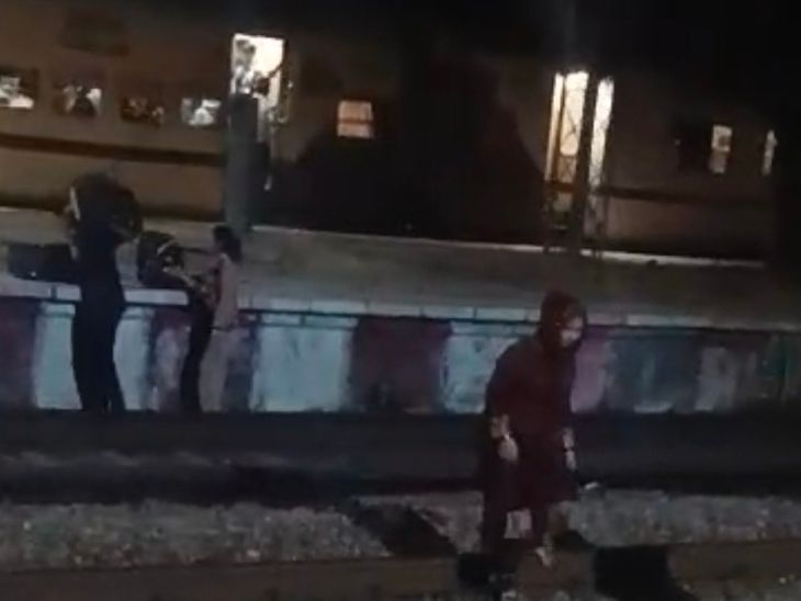 Crossing the platform at Mirganj railway station has become dangerous.
