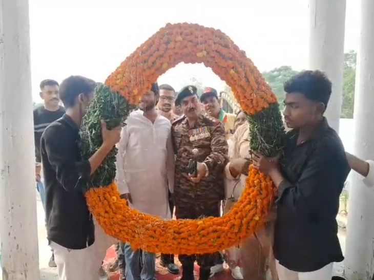 Subedar Captain Chand Mohammad honored in Fatehpur