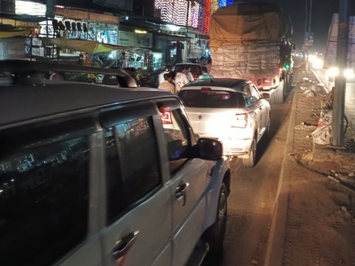 Heavy traffic jam due to encroachment in Kusaura market