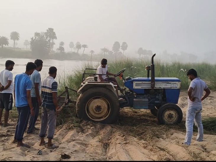 Cleaning of Chhath Ghat begins at Ghoraghat | घोड़ाघाट में छठ घाट की ...