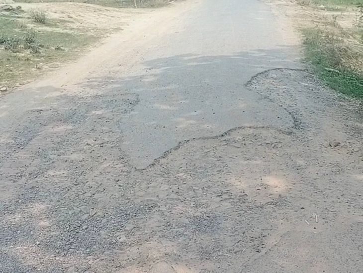 Traffic is difficult, potholes everywhere, risk of accidents; villagers ...