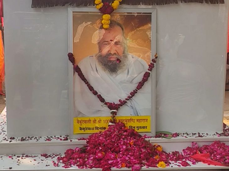 A huge feast was held at the Siddha Baba Temple in Sarendhi, Agra ...