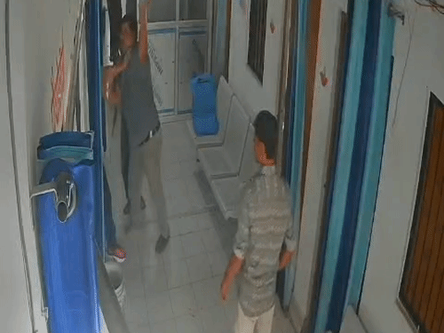 Hospital operator beaten up in Prayagraj VIDEO