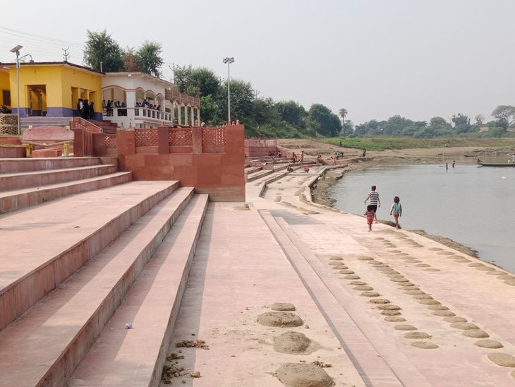 Preparations for Chhath festival in full swing in Muhammadabad Gohna