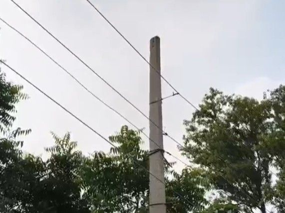 440V power line in Saidpur running without insulator | सैदपुर में 440V ...