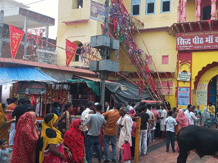 A huge crowd of devotees gathered at Lakhna Kalika Temple. | लखना ...