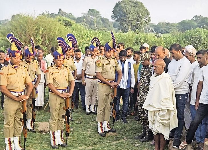 CRPF jawan cremated with full state honours in his native village ...