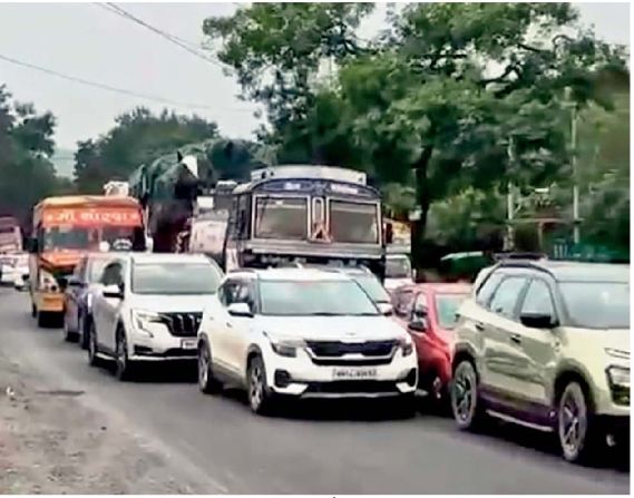 Khandwa Road Bheru Ghat's condition is bad | खंडवा रोड भेरू घाट की ...