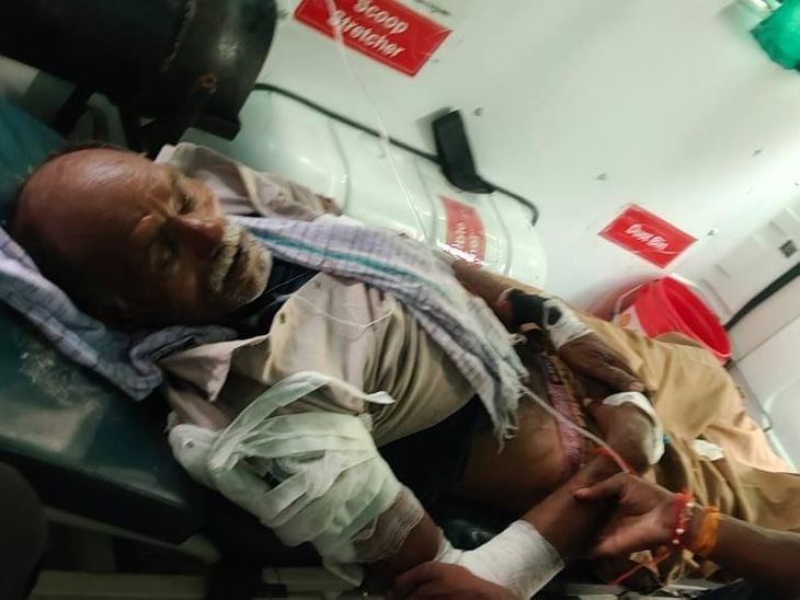 Tempo overturned after going out of control in Mursan | मुरसान में ...
