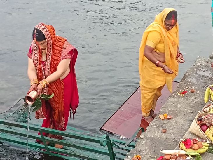 Chhath Puja was celebrated with great pomp in Chaukhutia.