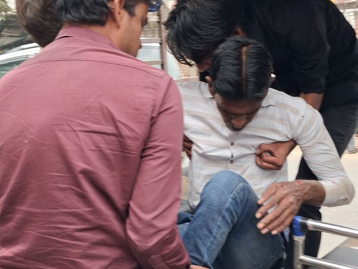 An unknown vehicle collided with a car on Binauli Road. | बाइक सवार ...