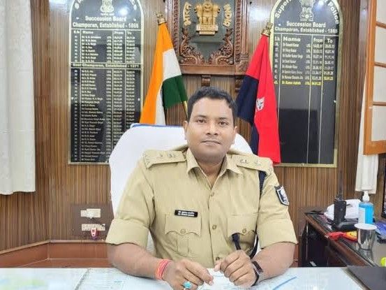 Saran police recovered gold, silver, mobile and rifle