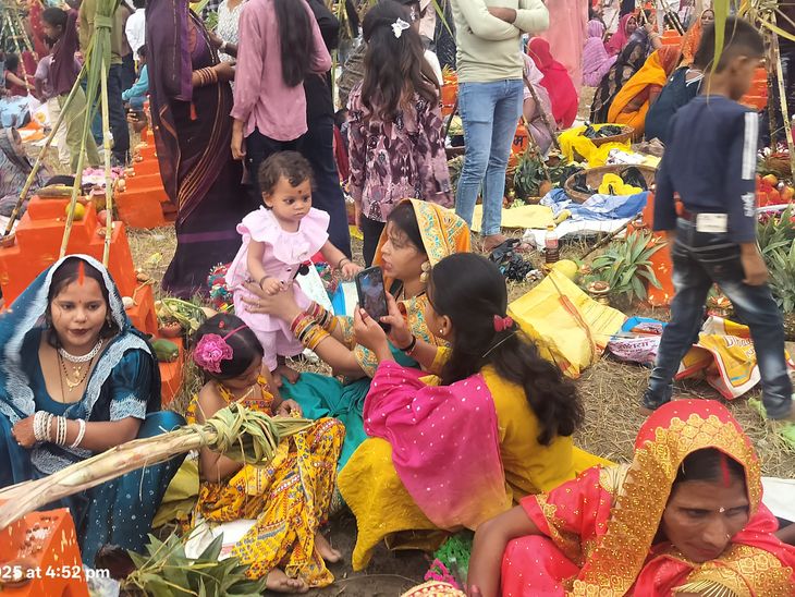 A new trend is seen on the Chhath Ghats. | छठ घाटों पर दिखा नया ट्रेंड ...