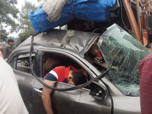 Horrific accident on Bareilly highway, mother and son died.