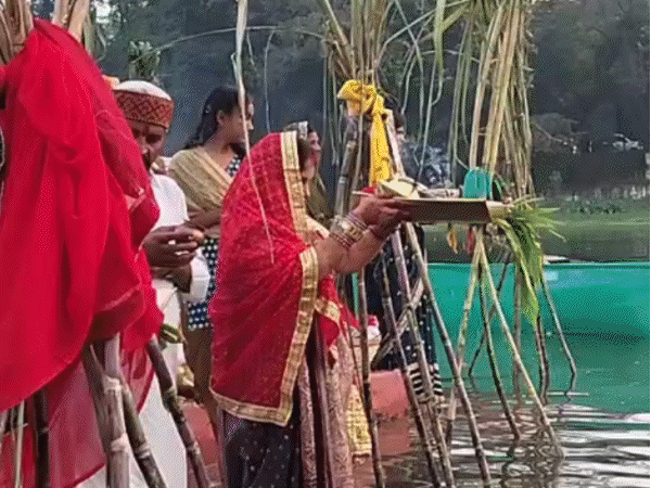 The main worship of Chhath will be done today by offering Arghya to the ...