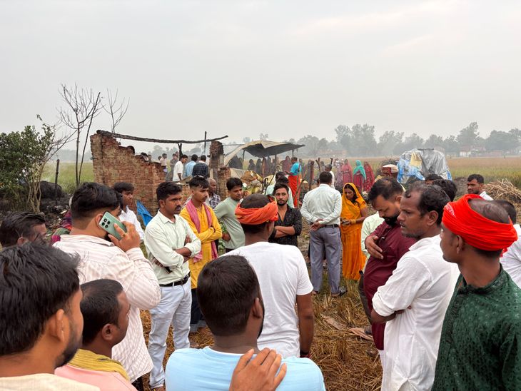 A hut caught fire in Deoria
