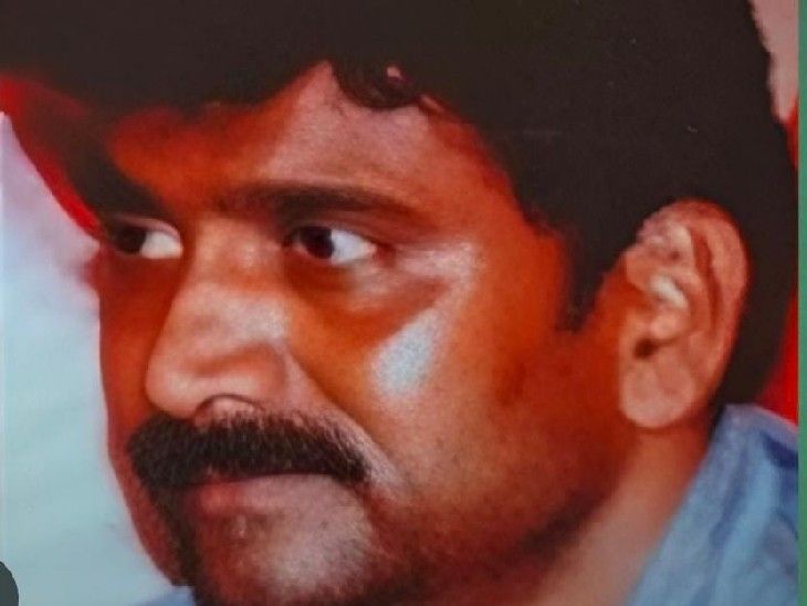 Naxalite Bandi Prakash, carrying a bounty of Rs 25 lakh, surrenders