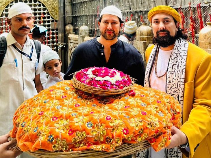 Film actor Aftab visited the dargah
