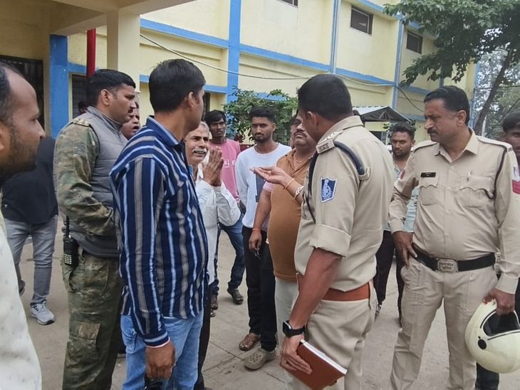 Dispute between two parties at Shajapur bus stand, three injured