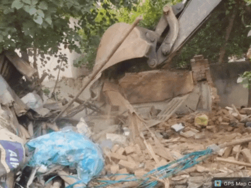 Municipal Corporation runs bulldozer on encroachment