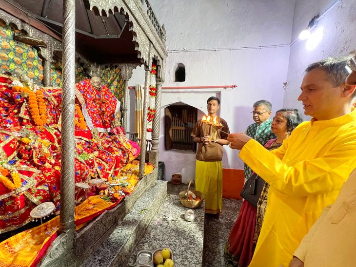 Nepal's Home and Industry Minister reached India-Nepal Friendship Ghat ...