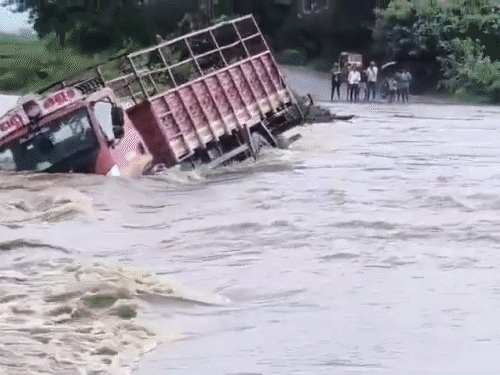 Cyclone Montha LIVE Updates; Andhra Pradesh Odisha Rainfall | Kerala MP ...
