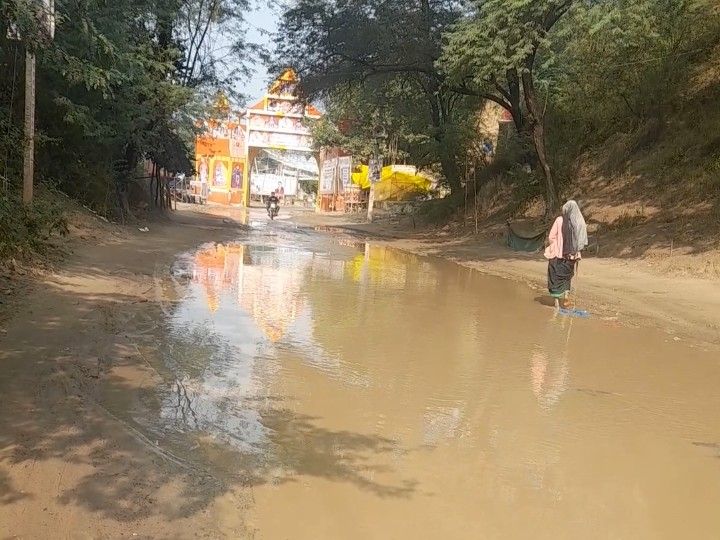 Mud due to rain in Bateshwar fair | बटेश्वर मेले में बारिश से जलभराव ...