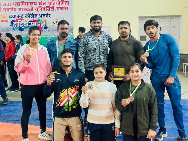 Wrestlers from Kacharia Peeth Gymnasium won 8 medals including 2 gold ...