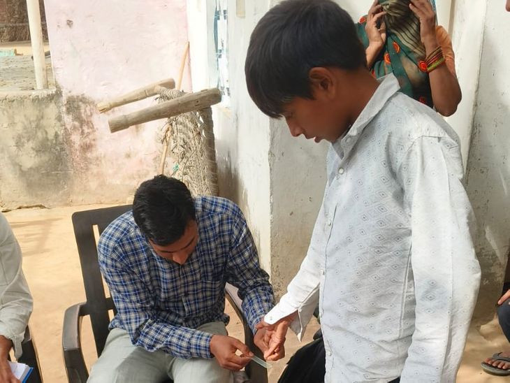 The health department organized a camp in Nagla Auhawa of Surir ...
