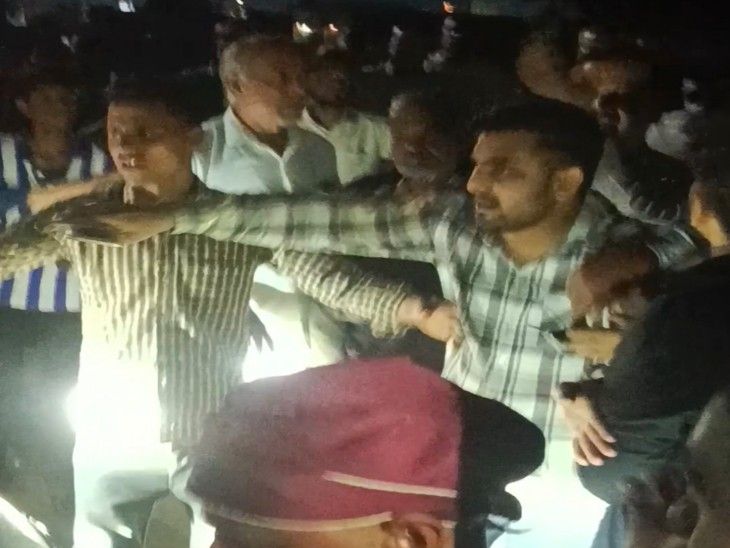 Manager's death case: altercation with police at postmortem house