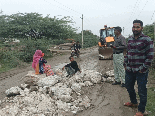 The road from Saroth to Modaya of Devata Panchayat is in bad condition.