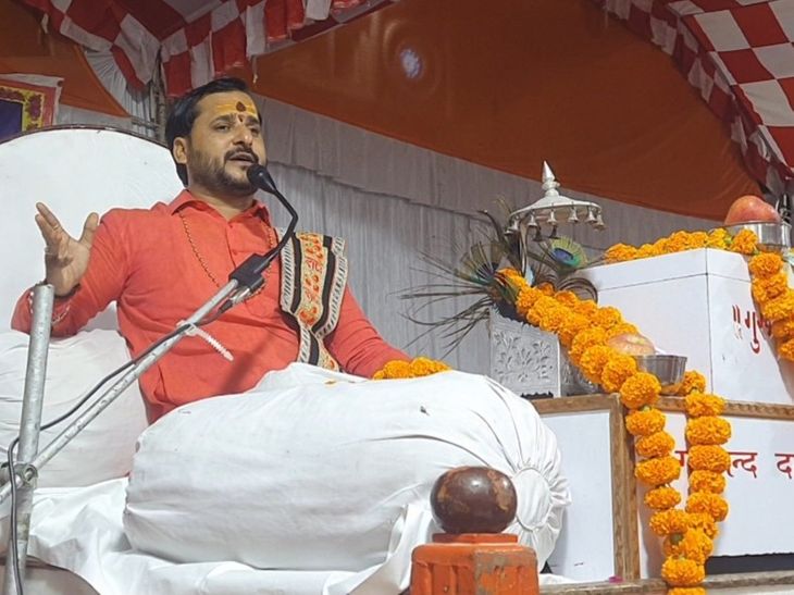 Celebration of Shri Krishna's birth anniversary in the Bhagwat Katha at ...