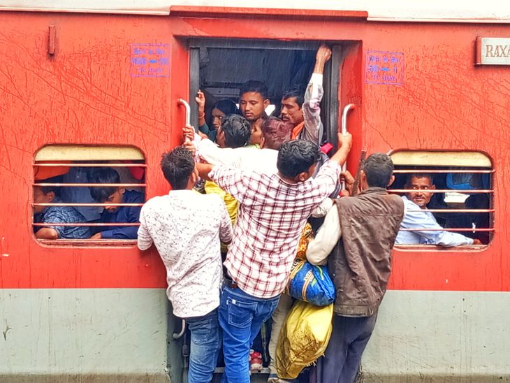 Crowd of passengers returning from Bihar after Chhath | छठ के बाद बिहार ...