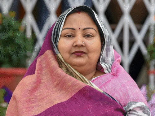 Who is Bahubali's wife, whom Dularchand called a dancer?