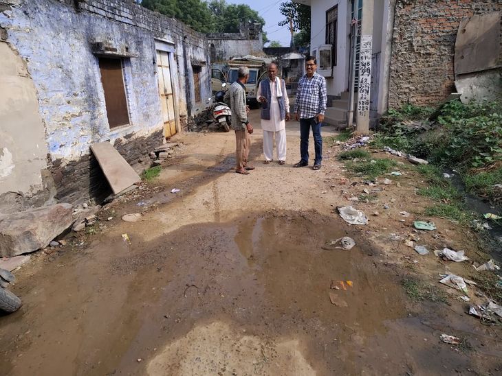 Water pipeline leaks in Gandala | गंडाला में पाइपलाइन लीक: घरों में ...