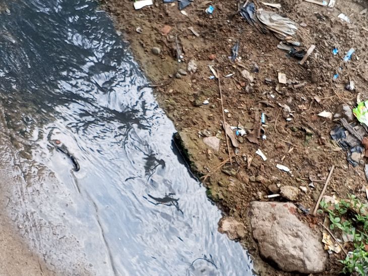 Rain exposed the condition of drains in Saidapur Bhau | सैदापुर भाऊ में ...