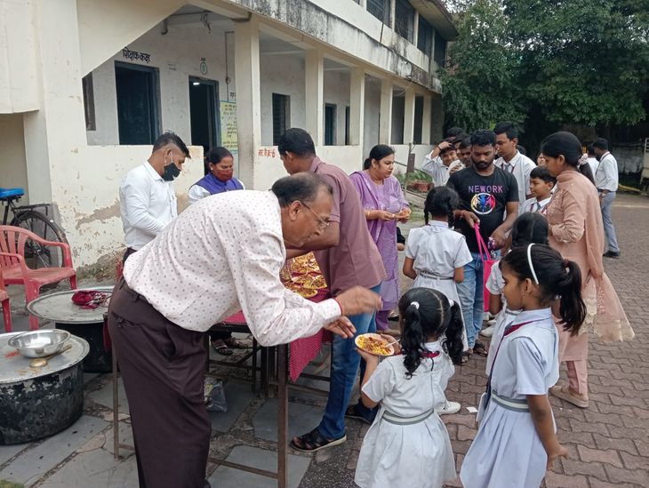 Invitation dinner was arranged for the students of Janta School.