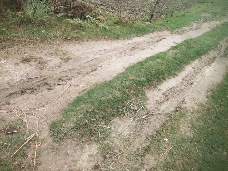 A culvert built a year ago in Gangapurwa | गंगापुरवा में एक साल पहले ...