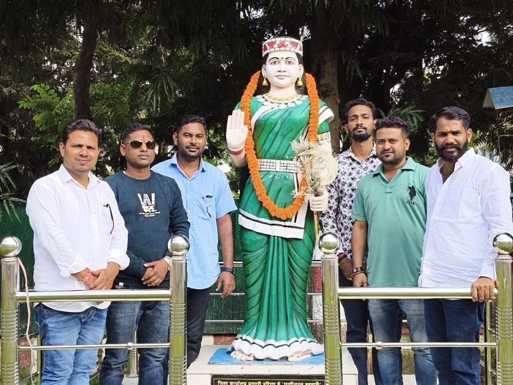 No garlanding of Chhattisgarh Mata's statue at Dhamtari Collectorate ...