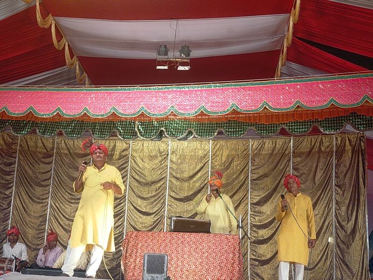 The pandal resonated with the hymns of Mahavir Chahar at the Bateshwar ...