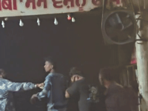 Ludhiana Video Drunkards Creating Ruckus Railway Station Road Ghanta ...