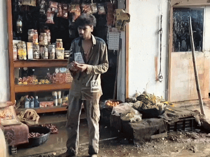 Two Men Set Grocery Shop on Fire in Satna, Shopkeeper Severely Burned