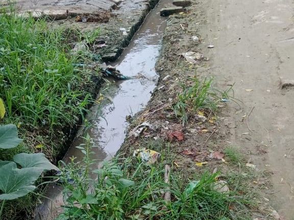 In Saidapur Bhau, dirty water from clogged drains is on the roads ...